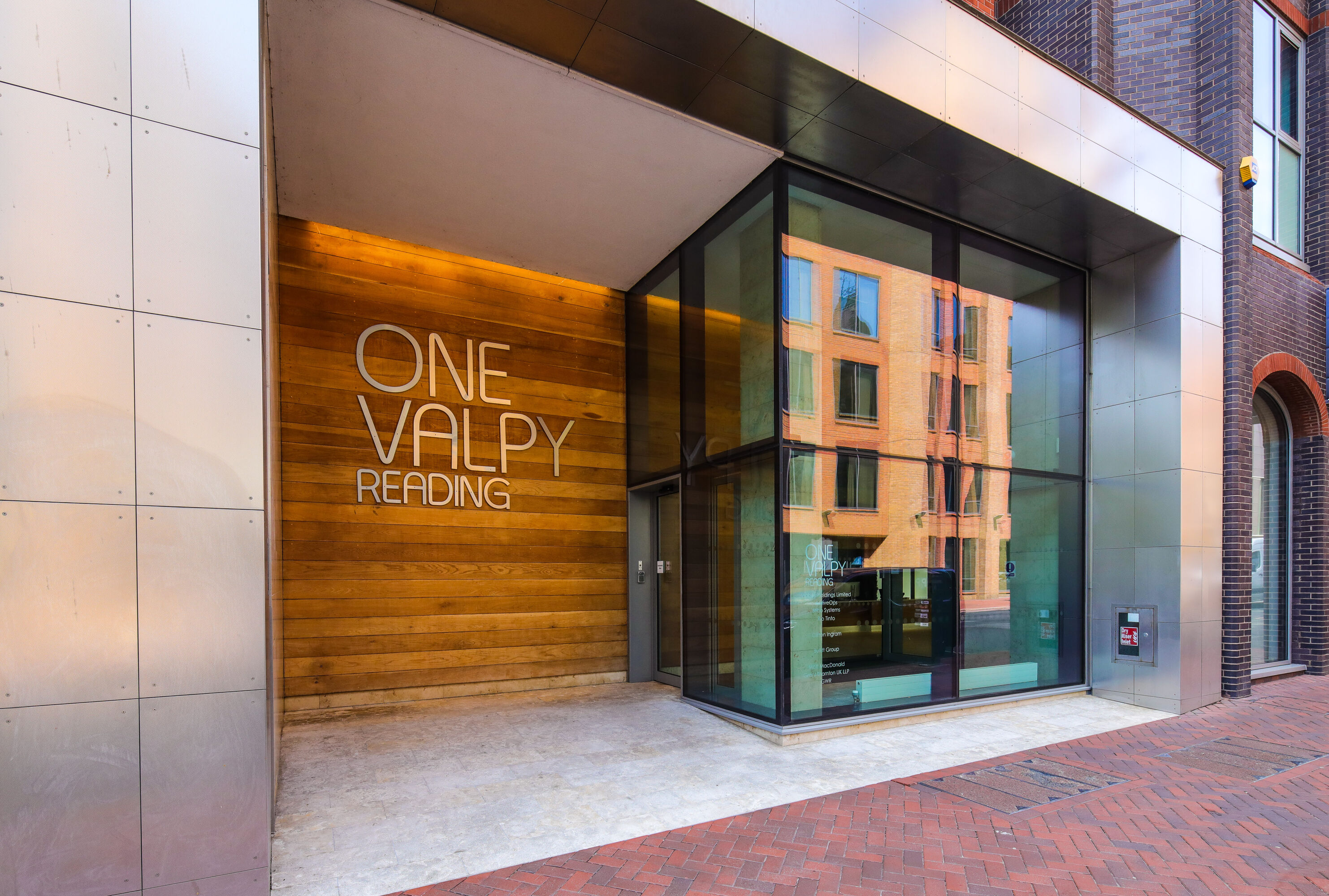 Apex Forbury Road, Reading - Office property in Reading - Vail Williams