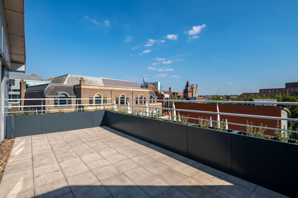 Apex Forbury Road, Reading - Office property in Reading - Vail Williams