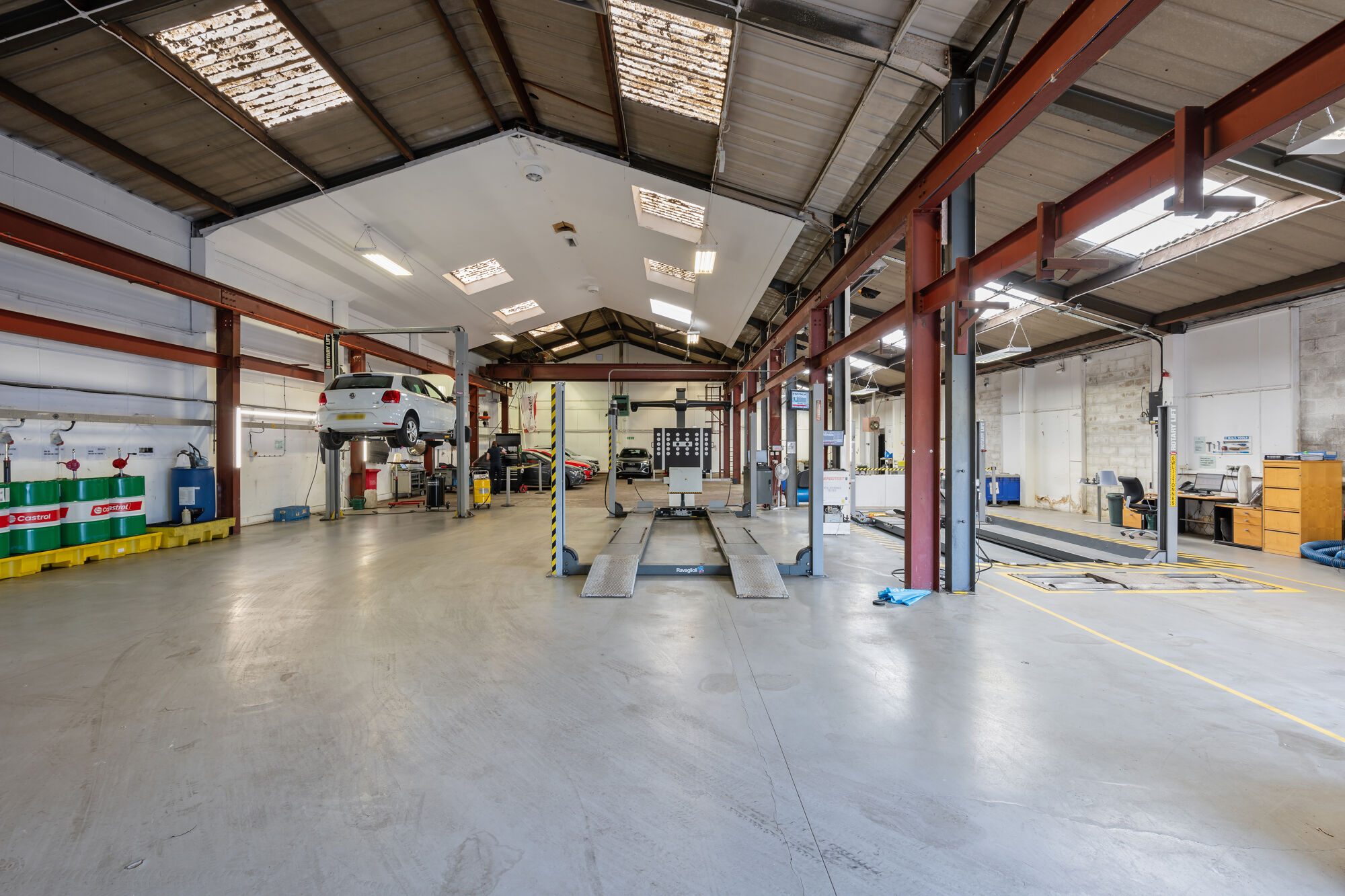 Unit 3, Redkiln Close, Horsham - Industrial / Warehouse property in ...